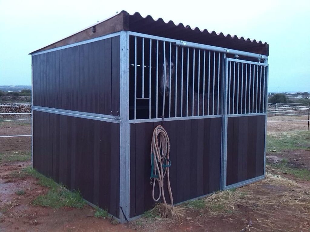 ESTABLO ECOLOGICO DE PLÁSTICO RECICLADO